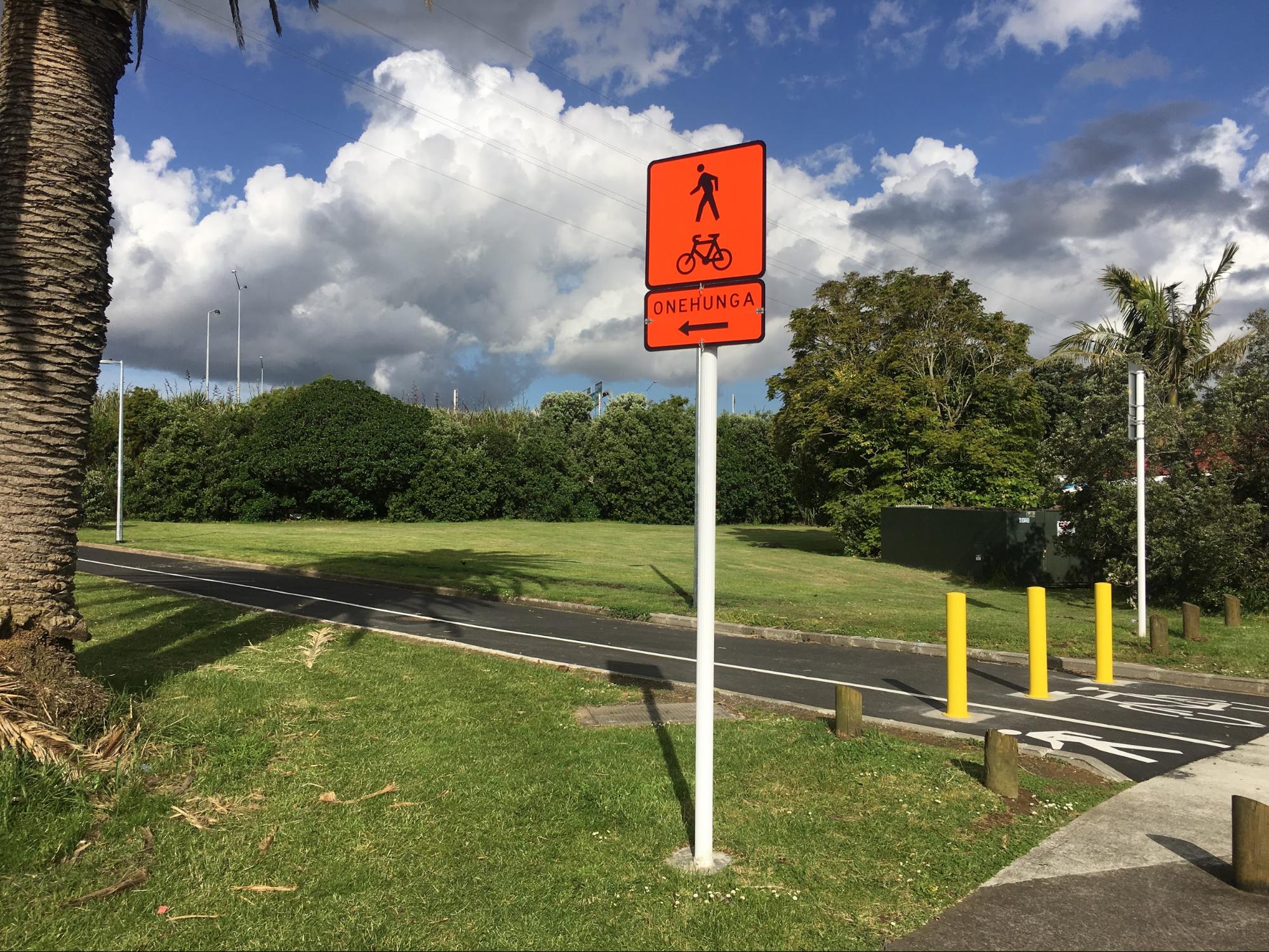 Mangere Bridge wayfinding 3 - Bike Auckland